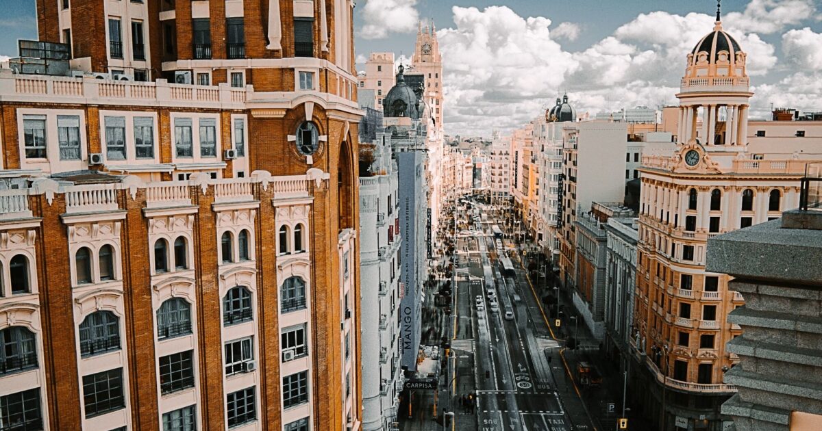 Axactor ayuda a personas y a la sociedad a tener un futuro… | Axactor